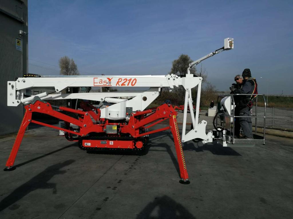 Easy Lift R210 - Trailer-mounted boom lift for sale in Bologna by Bini ...