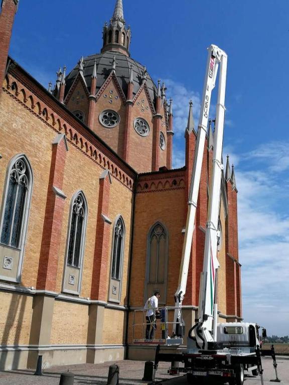 Cela DT30 - Bucket truck for sale in Bologna by Bini Gru Srl