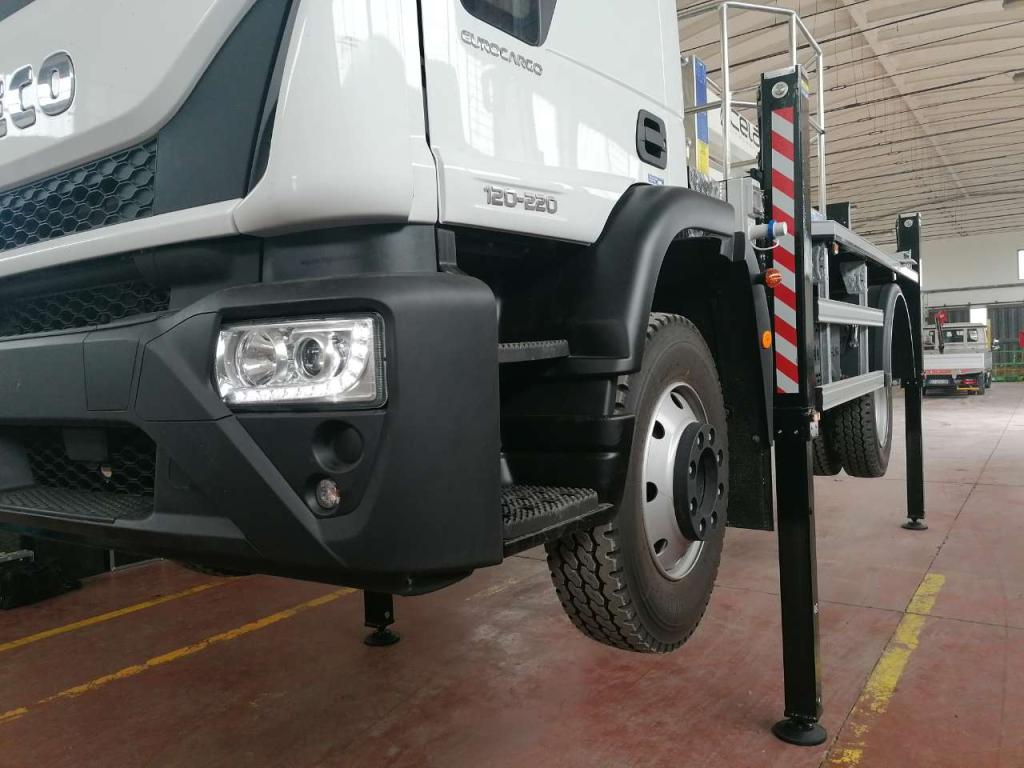 Cela DT30 - Bucket truck for sale in Bologna by Bini Gru Srl