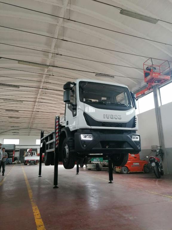 Cela DT30 - Bucket truck for sale in Bologna by Bini Gru Srl