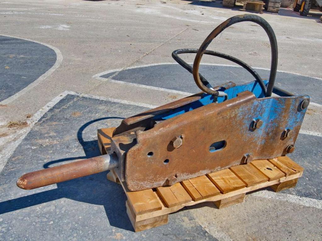 Okada OKB305 - Hydraulic hammer for sale in Rome by Omeco Spa