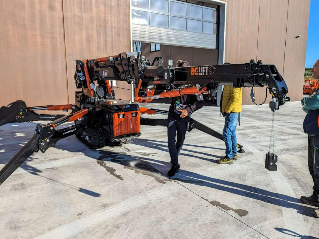 BG Lift M250 - Trailer-mounted boom lift for sale in Bologna by Bini ...