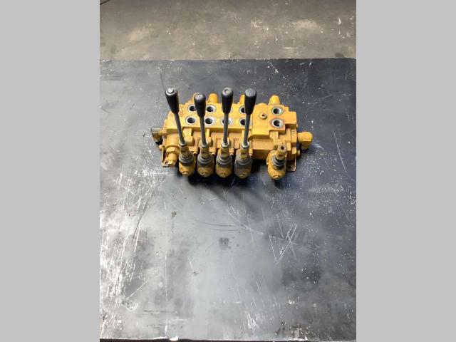 Hydraulic distributor for sale in Cuneo by Massucco T. Srl Area Ricambi