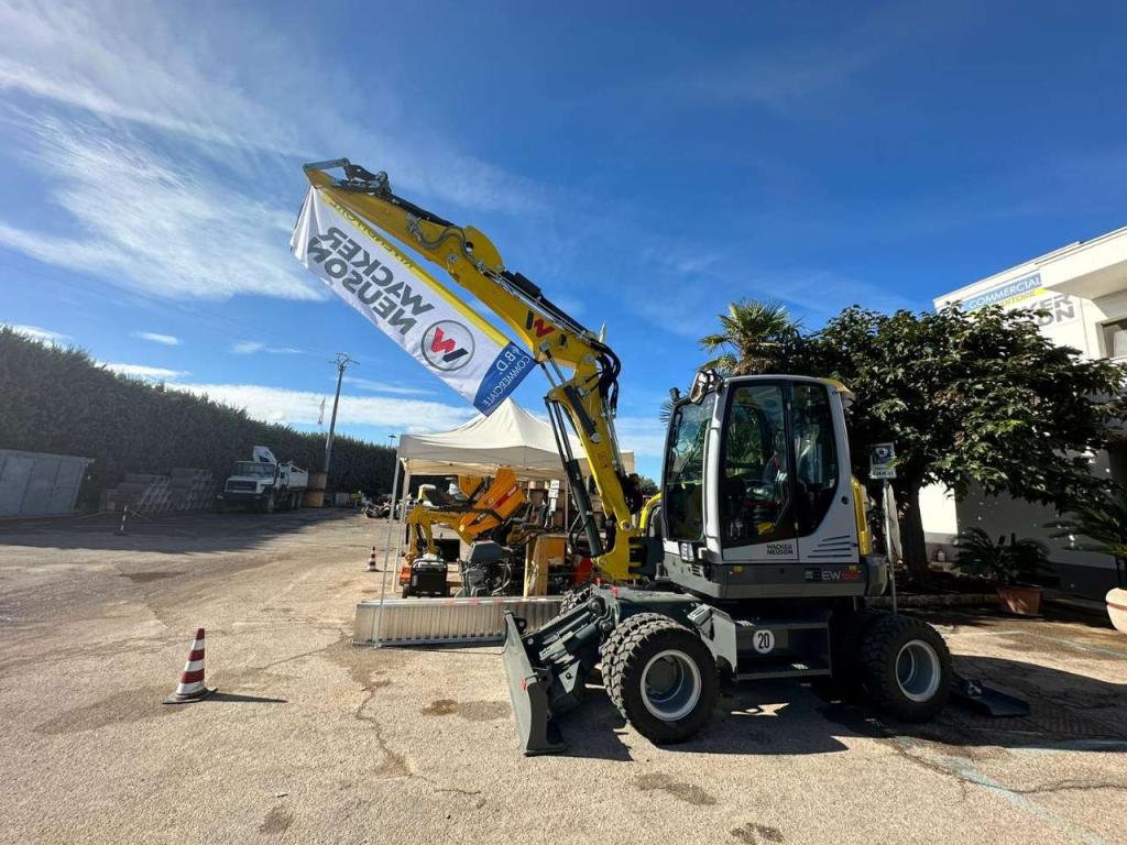 Wacker Neuson EW 65 - Wheel excavator for sale in Brindisi by B.D ...