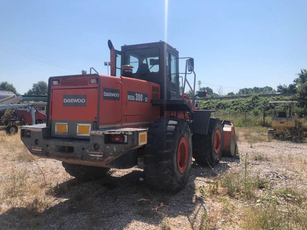 Daewoo Mega 300 III - Wheel loader for sale in Perugia by Milani ...