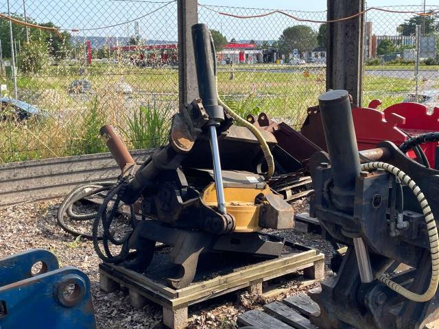 Engcon EC30 - Quick coupler tiltrotator for sale in Rome by Omeco Spa