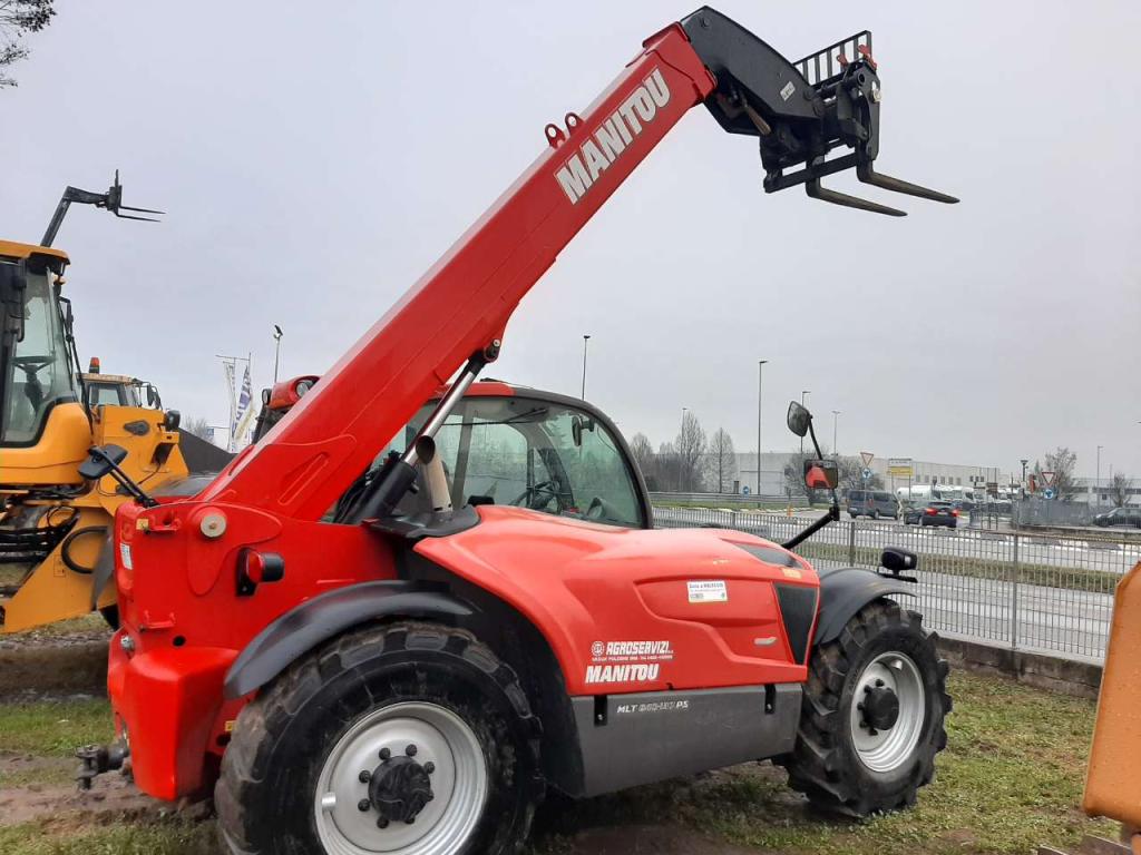 Manitou 840 - Farm telescopic handler sold by O.M.I. Tre srl (Ad code: VN986)