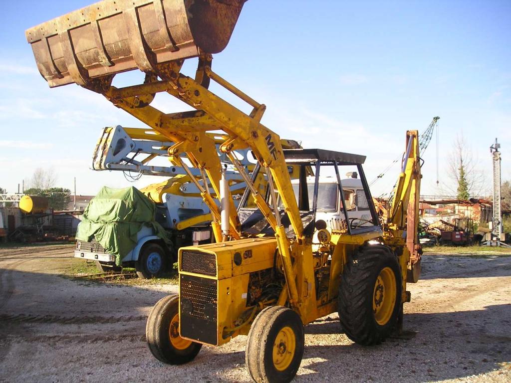 Massey Ferguson MF 50 - Rigid backhoe loader for sale in Pisa by ...